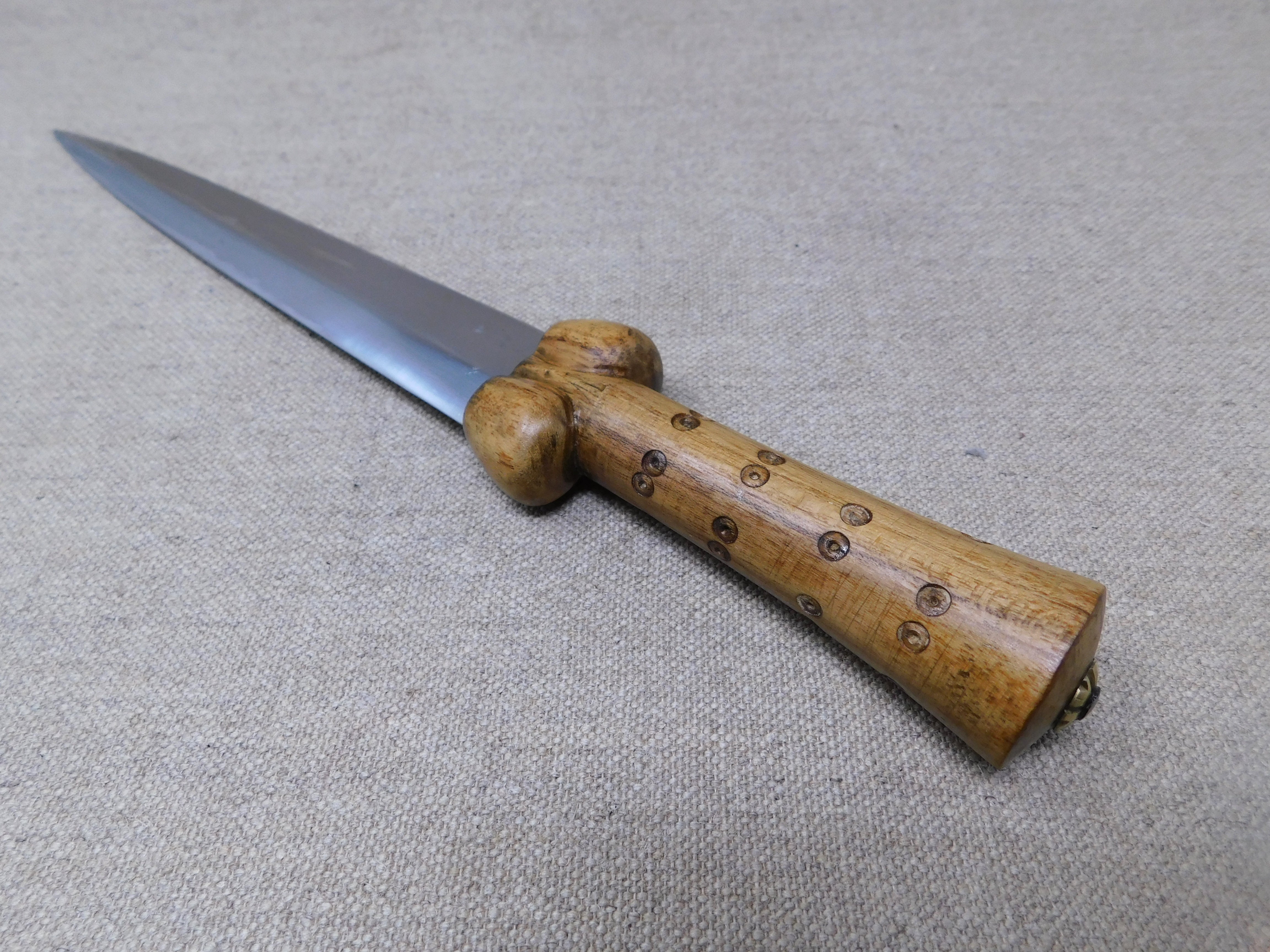 14thC - 15thC Medieval bollock dagger dot and circle – Tod Cutler